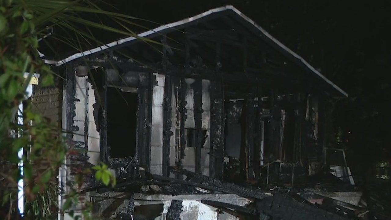Family escapes as Orlando home is destroyed by overnight fire | FOX 35 ...