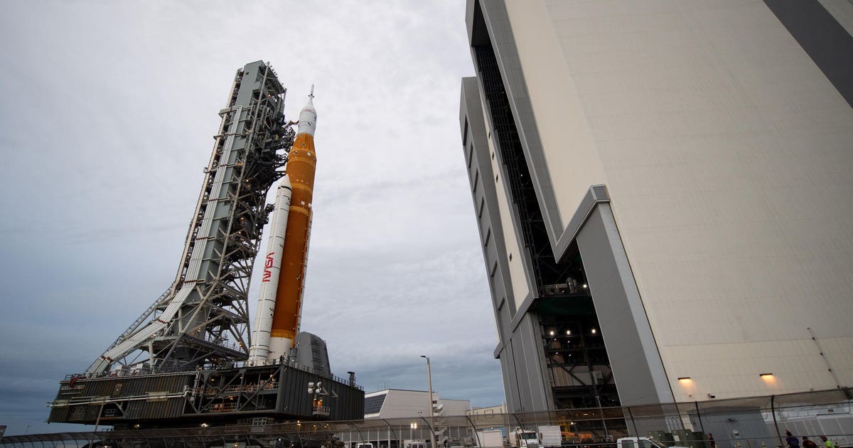 NASA moon rocket back in hangar as Ian approaches Cape Canaveral | FOX ...