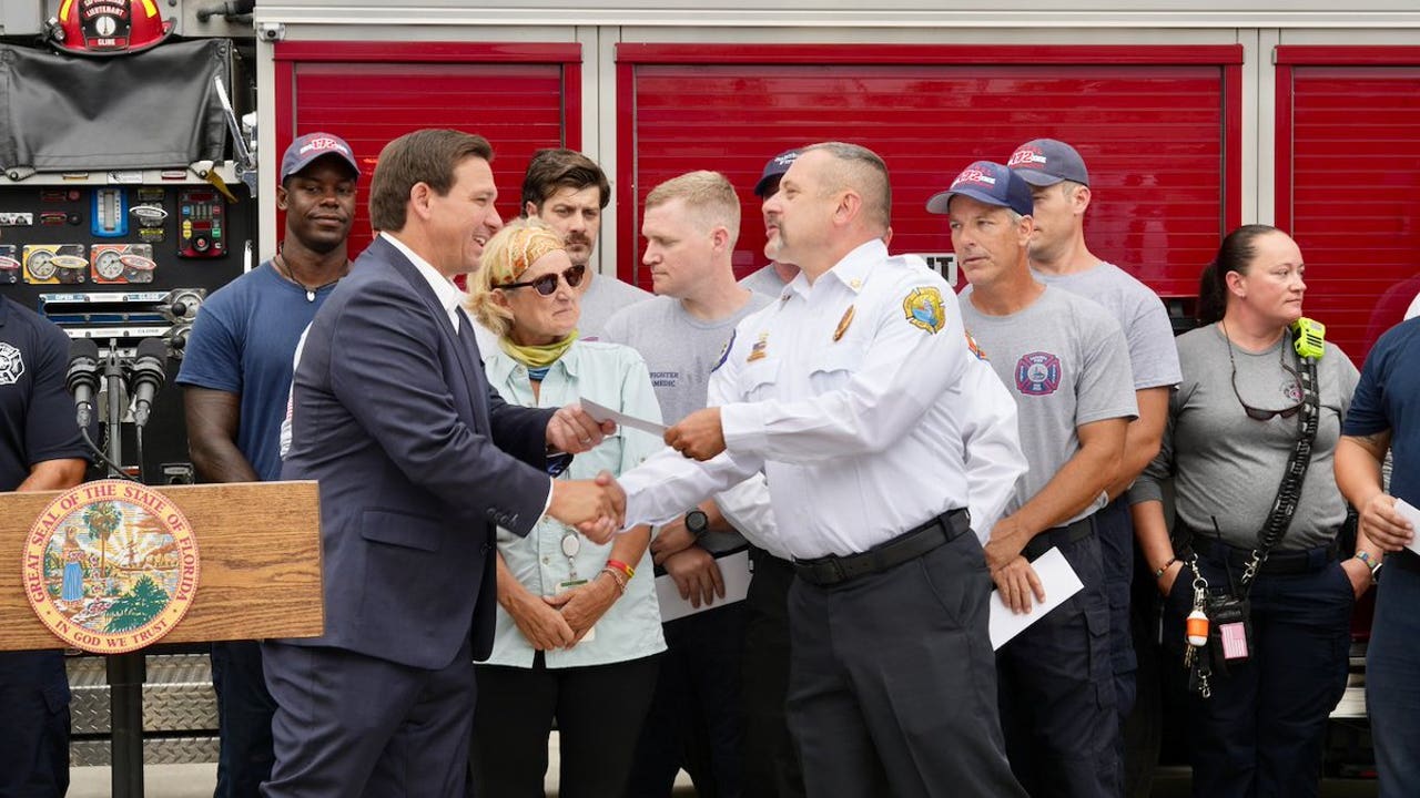 Florida Gov. Ron DeSantis hand delivers $1,000 bonus to first ...