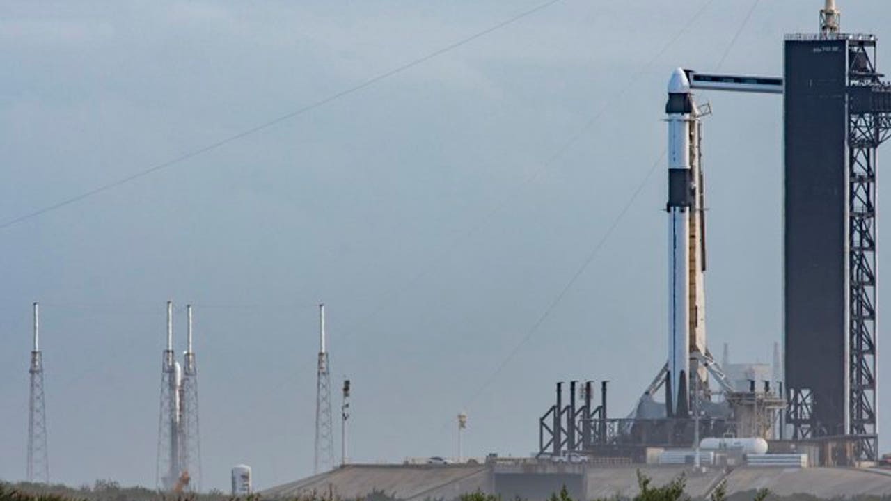 SpaceX scrubs 1 of 2 rocket launches set to lift off from Florida ...