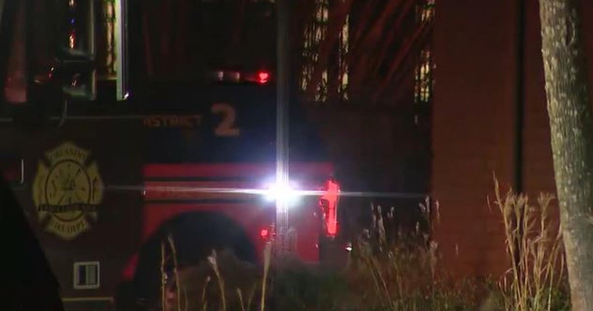 4 rescued after fire breaks out at abandoned hotel in Orlando | FOX 35 ...