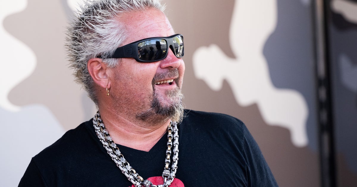 Celebrity chef Guy Fieri visits Central Florida, donates 10 pizzas to ...