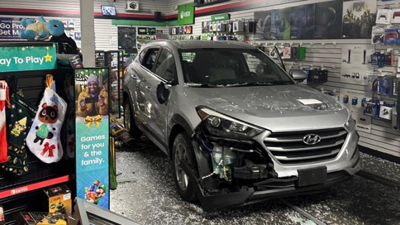 Thieves crash SUV into Orlando GameStop store, steal gaming consoles ...