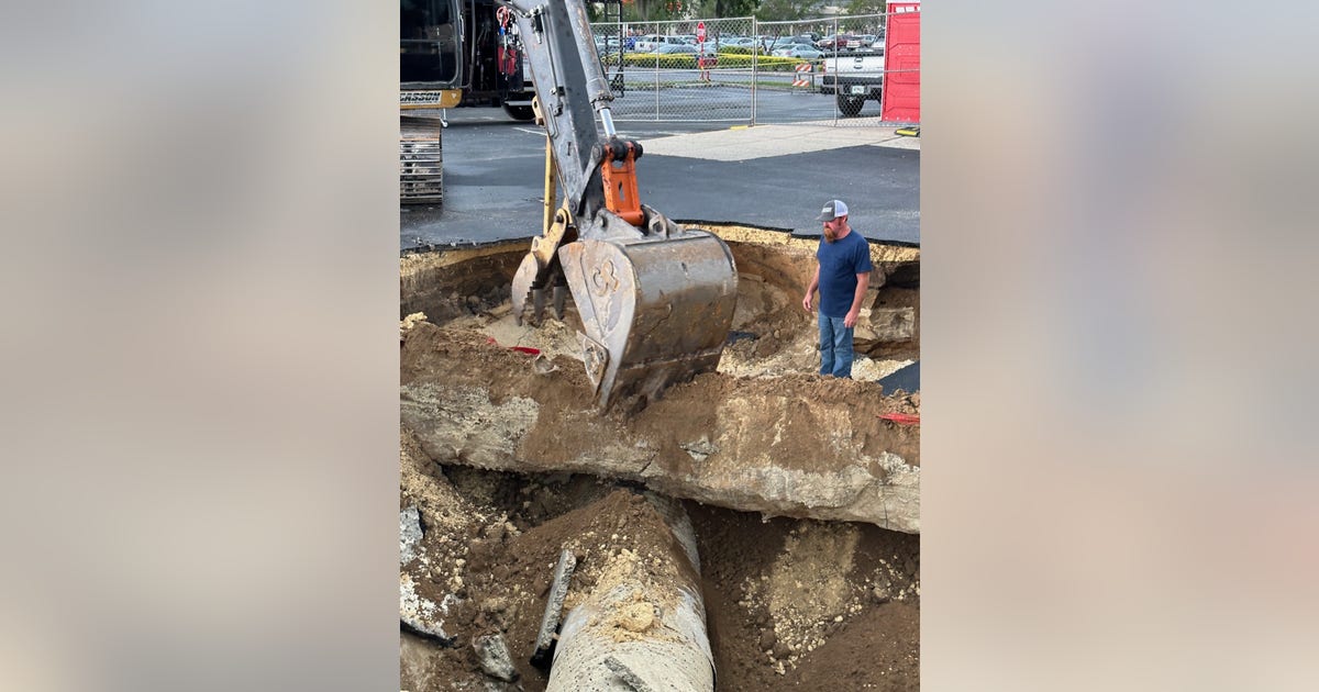 Large hole opens up in Ocala’s Gaitway Plaza parking lot | FOX 35 Orlando