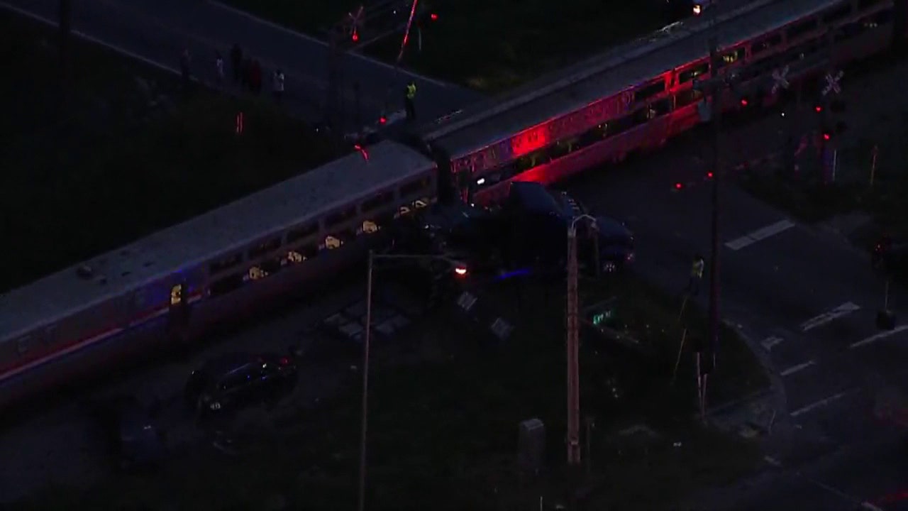 Several injured after Amtrak train derails in Lakeland in crash ...