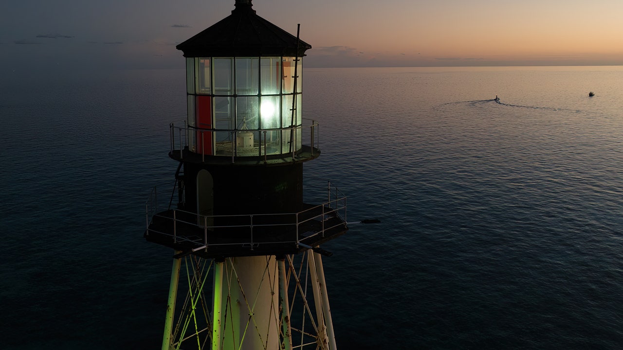 150-year-old Florida lighthouse lit for the first time in nearly a ...