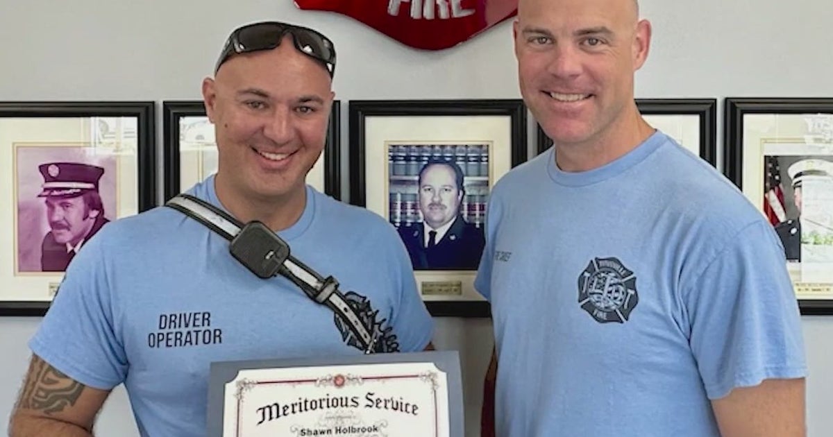 Off-duty Florida firefighter rescues victim trapped in burning car ...