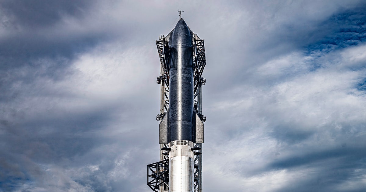 SpaceX Starship spins out after liftoff, falls short of test flight ...