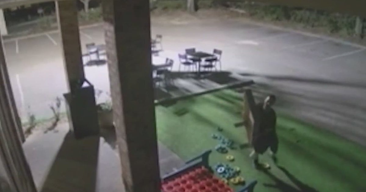 Video appears to show man throwing chairs through windows of Orlando ...
