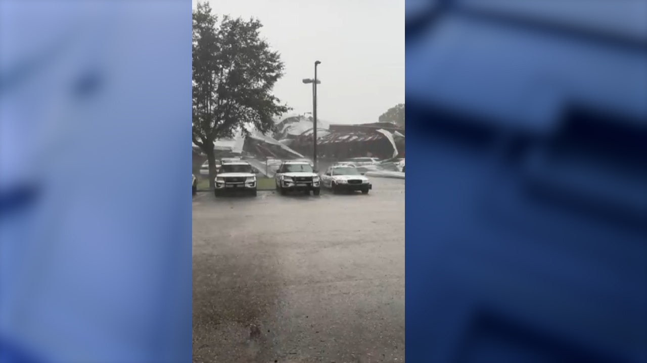 Florida sheriff's office building badly damaged by possible tornado ...