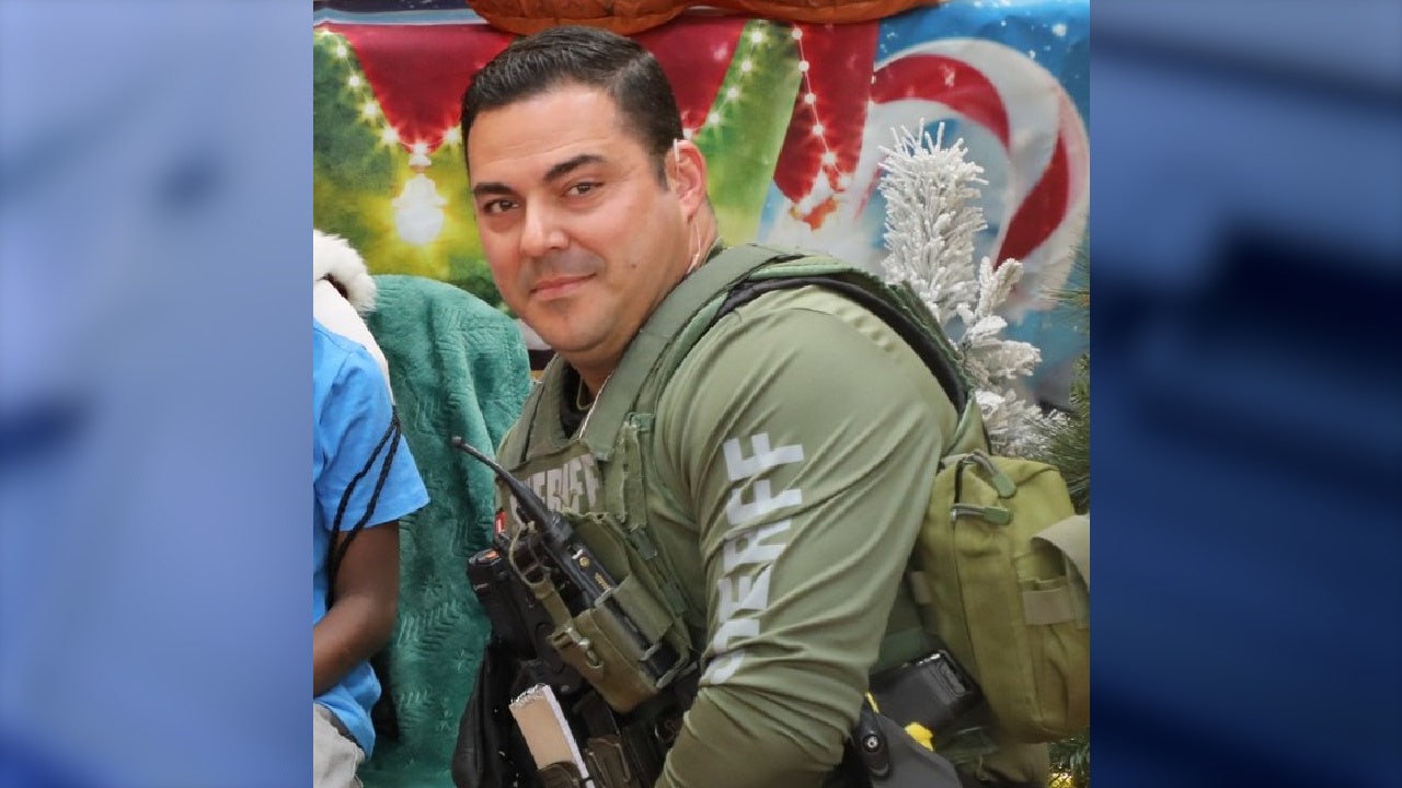 Florida deputy shot, killed after suspect pulls out rifle during ...