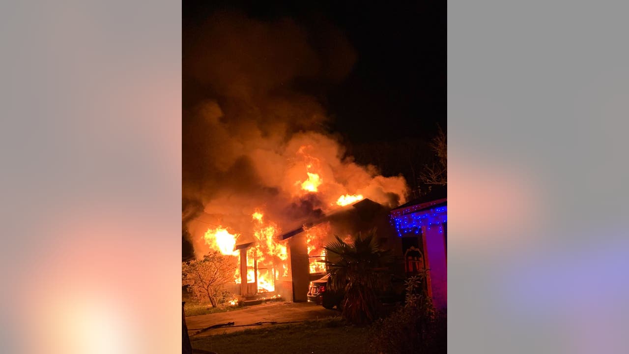 1 dead following Holly Hill house fire, officials say | FOX 35 Orlando