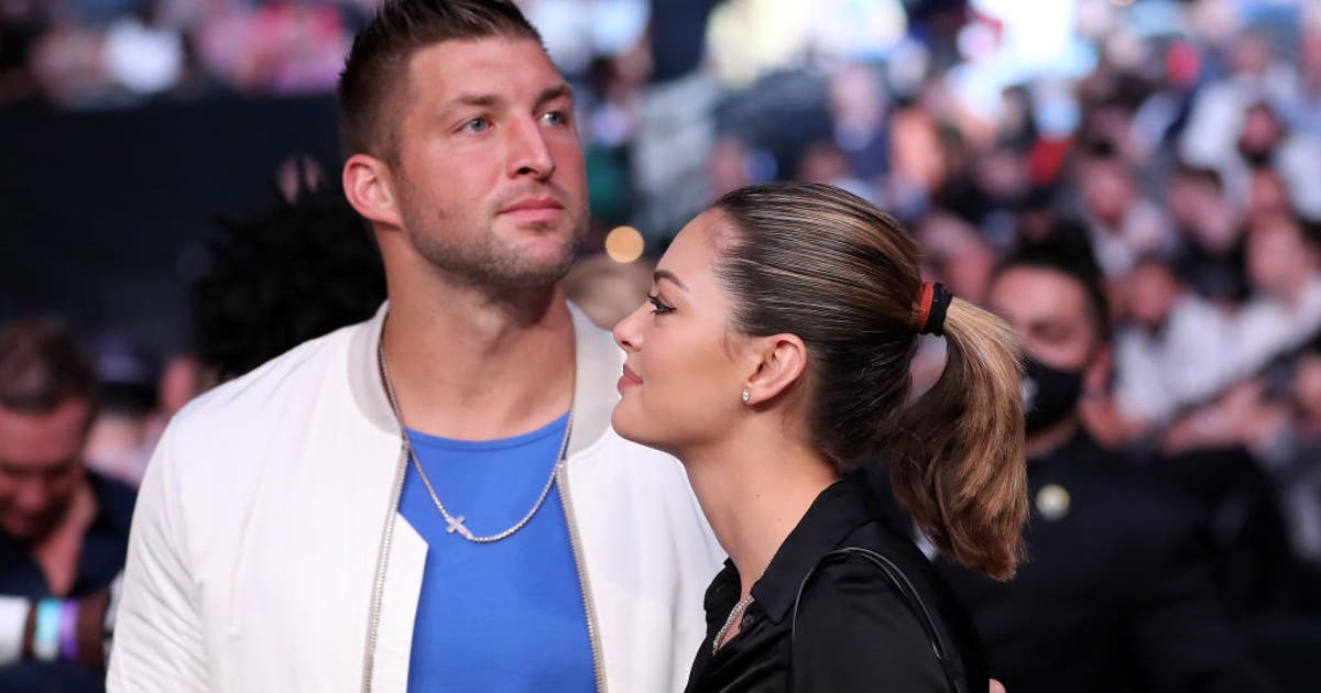 UF football alum and NFL star, Tim Tebow, and wife announce they're ...