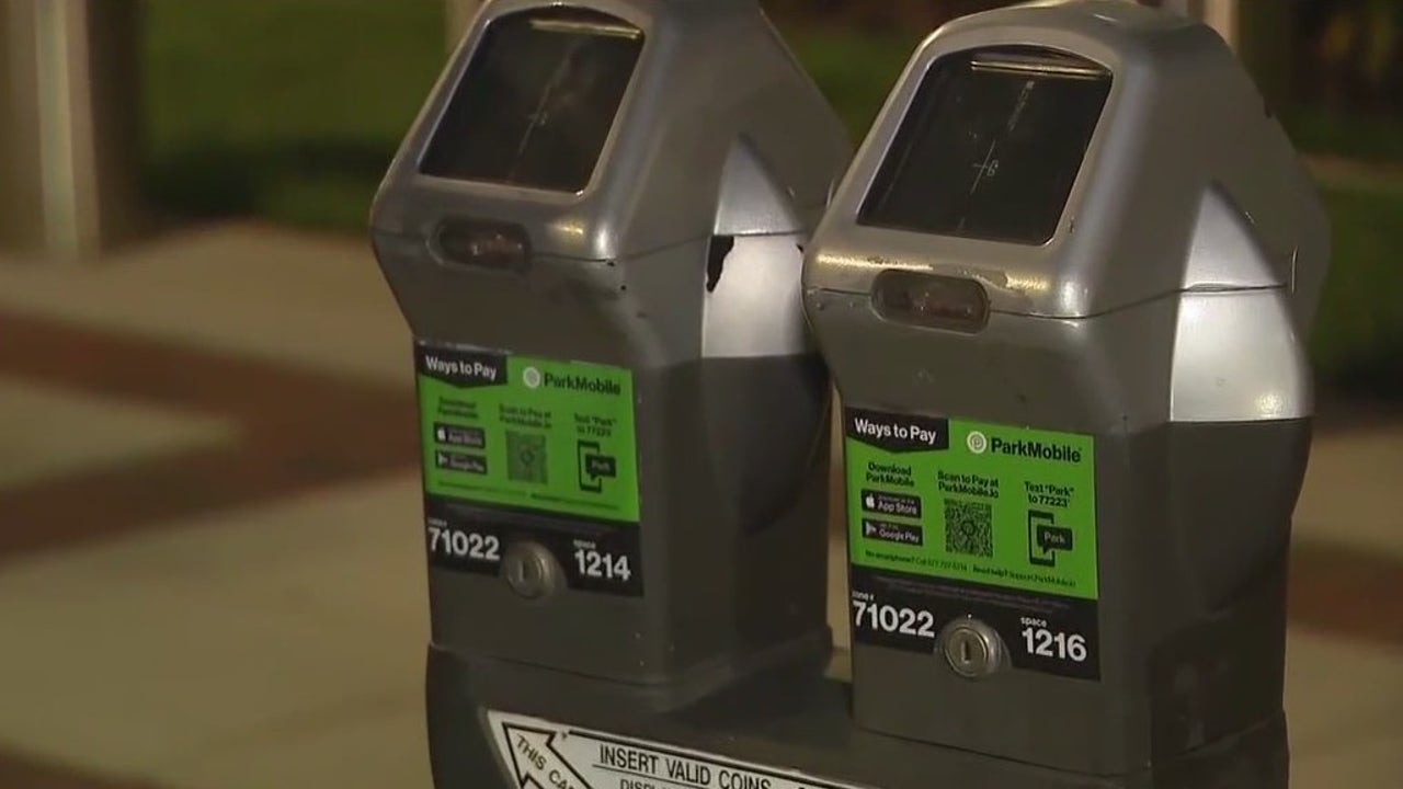 Orlando parking meter scam: 200 fake QR codes found downtown | FOX 35 ...