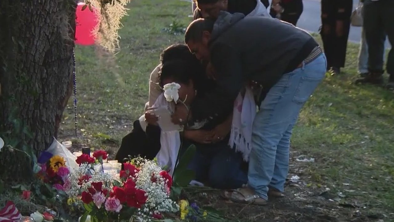 Community gathers for vigil for 3 teens killed in Apopka crash | FOX 35 ...