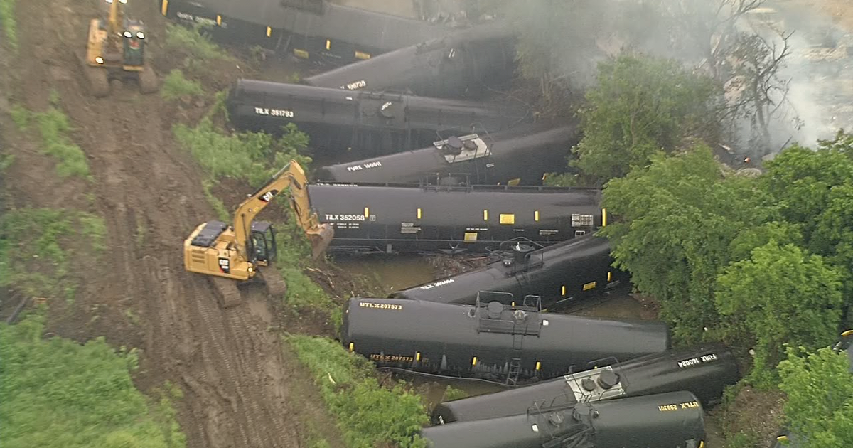 Train carrying ethanol derails, catches fire in Fort Worth | FOX 4 ...