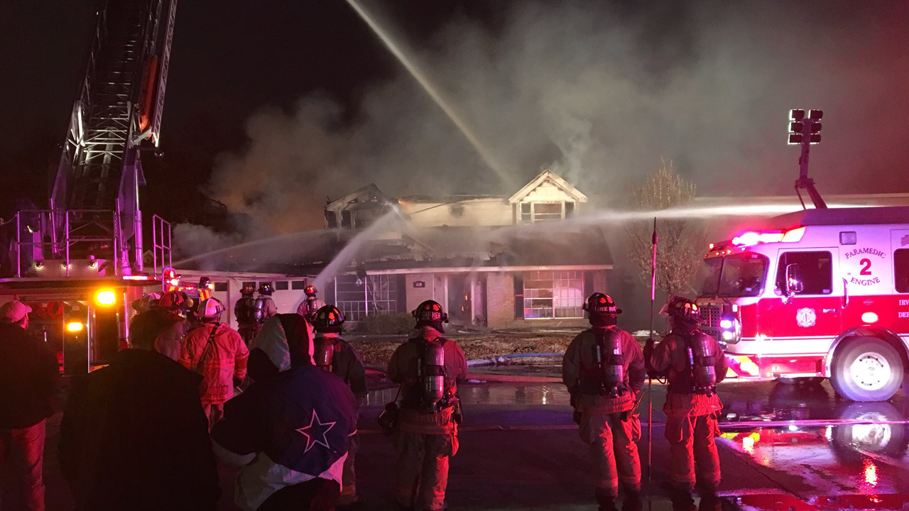 Irving firefighters battling house fire in freezing temps | FOX 4 ...