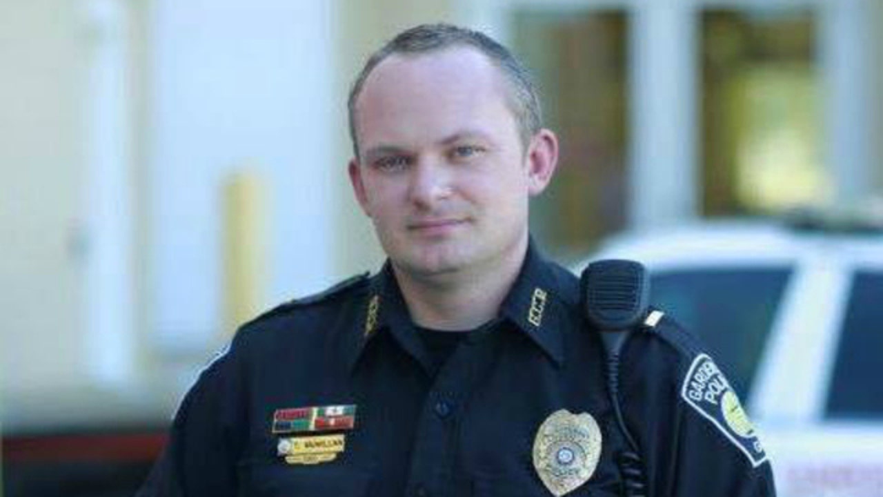 See this officer's powerful response after pulling over 'terrified ...