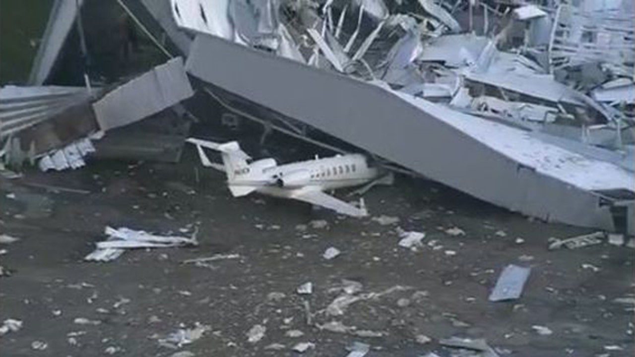 Wind gusts cause hangar collapse at Hobby Airport in Houston