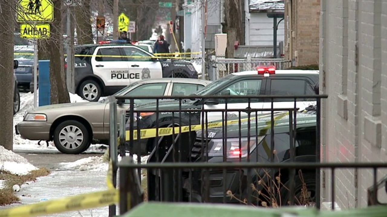 Milwaukee Police Officer Fatally Shot While Serving Warrant