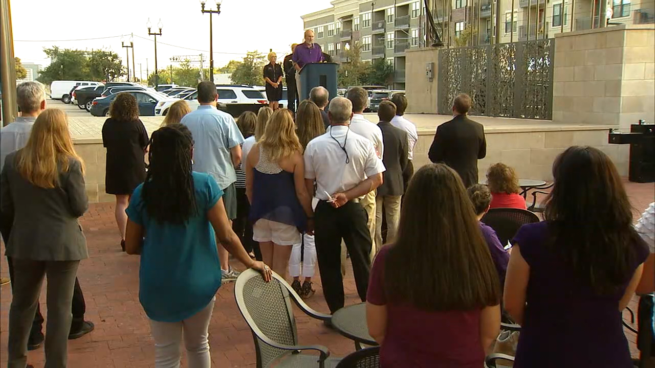 Community Holds Vigil To Honor Plano Shooting Victims