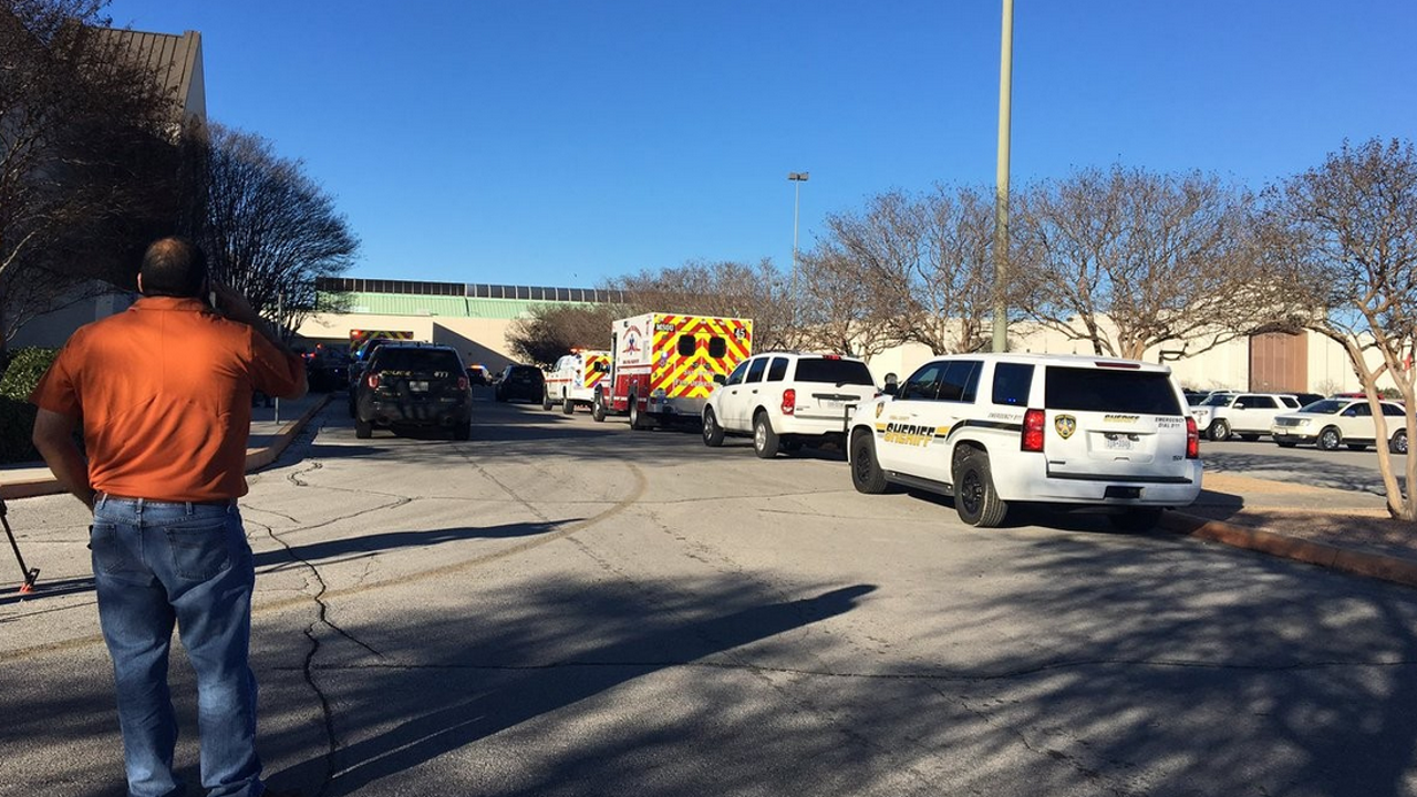 2 Suspects In Custody In Deadly San Antonio Mall Shooting Fox 4