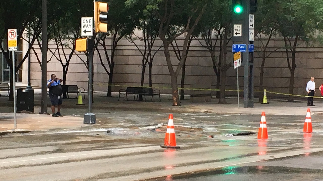 Water main break closes streets in Downtown Dallas | FOX 4 Dallas-Fort ...