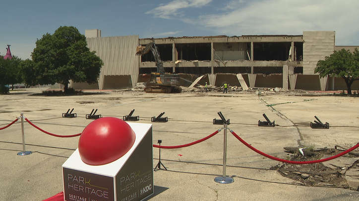 Demolition of Sears building begins at Valley View Mall | FOX 4 News ...