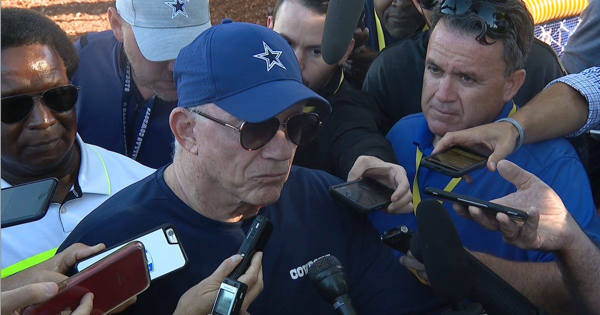 NFL fines Jerry Jones for flashing middle finger at fans: Reports | FOX ...
