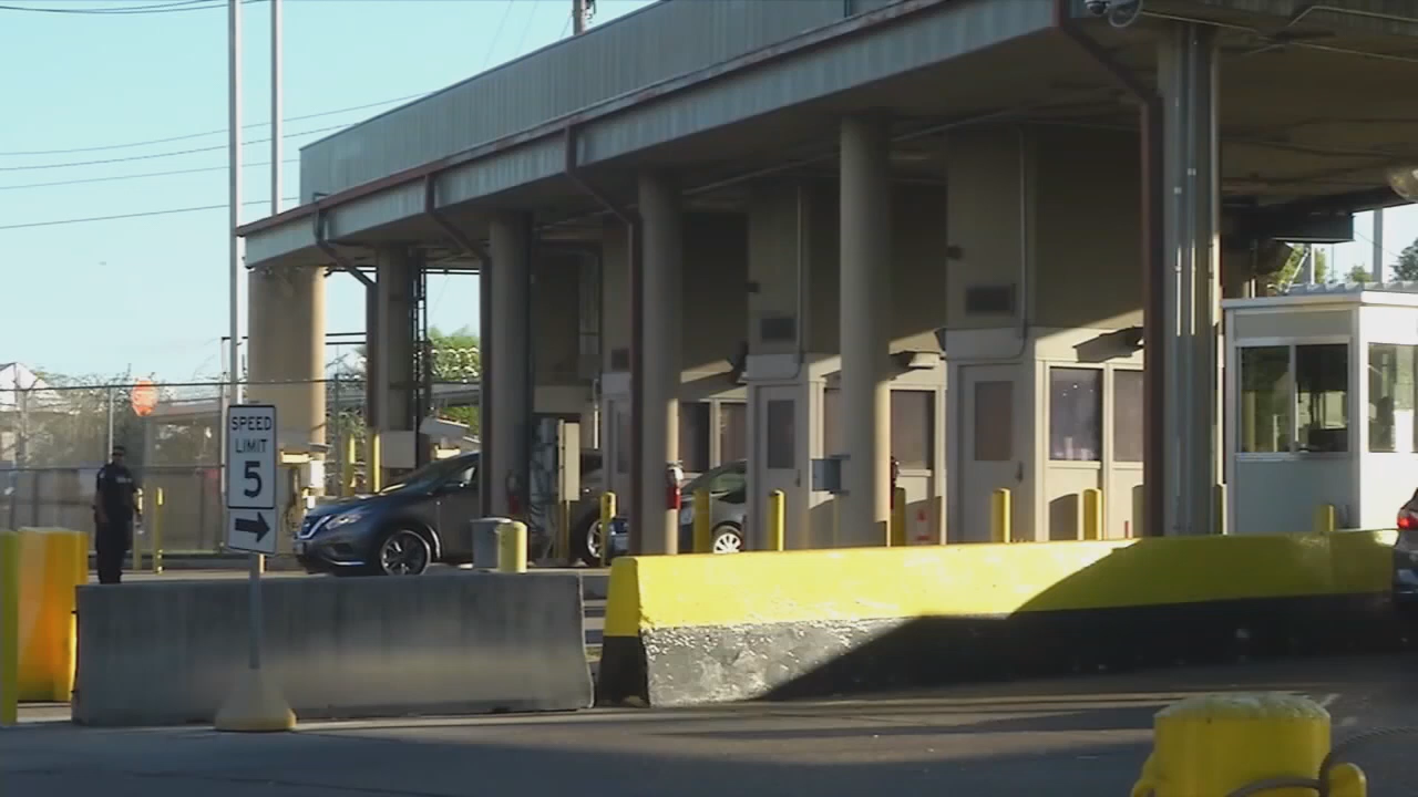 Texas woman delivering gifts to kids in border camp jailed in Mexico