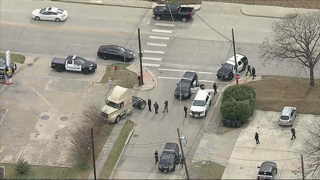 Big rig thief leads officers on chase though Tarrant County | FOX 4 ...