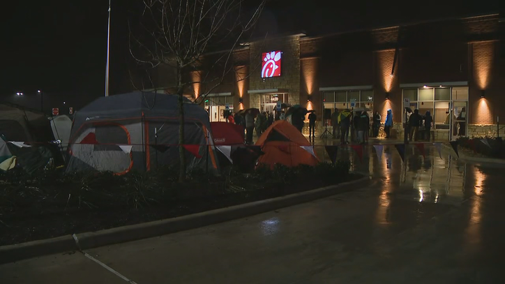 Campers brave the cold and rain to win free food at new North Texas ...