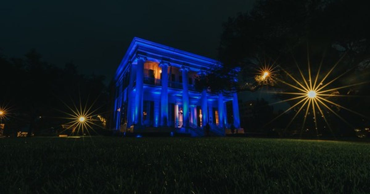 Blue lights illuminate Texas Governor's Mansion to honor healthcare ...