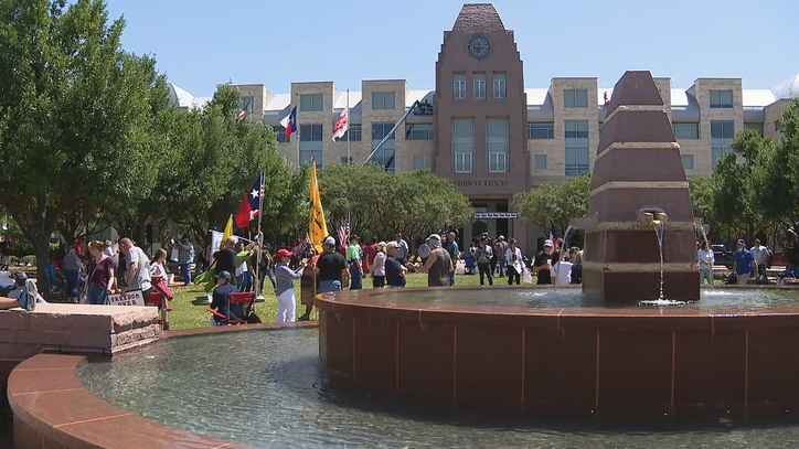 Open Texas rally held in Frisco, as Dallas salon again opens for ...