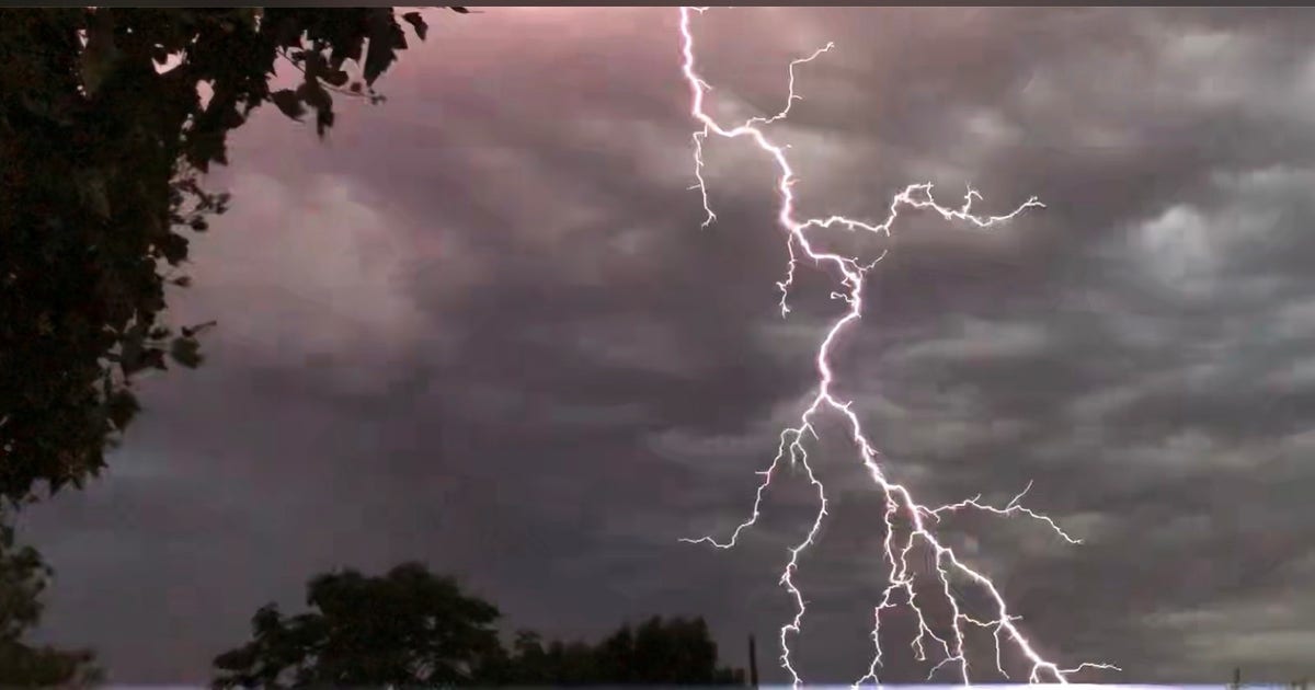 Group injured after lightning strikes canopy in Tarrant County storm ...
