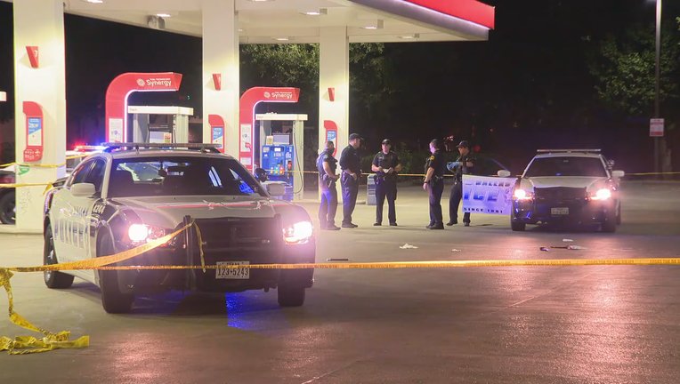 Dallas police searching for suspect after woman shot outside 7-Eleven ... Dallas police searching for suspect after woman shot outside 7-Eleven ...