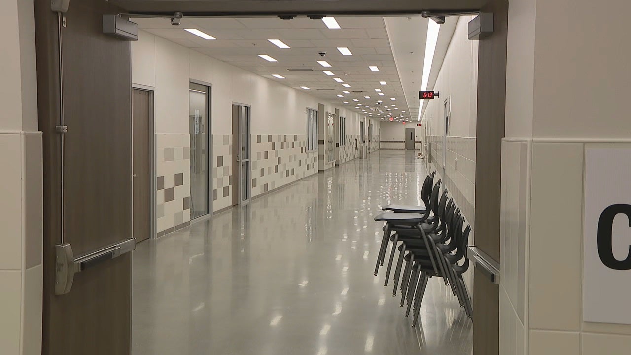 New Denton High School campus welcomes students for first day | FOX 4 ...