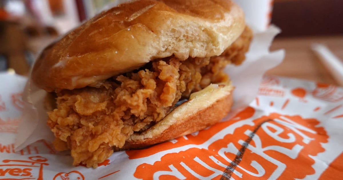Popeyes is giving away free chicken sandwiches for a week | FOX 4 ...