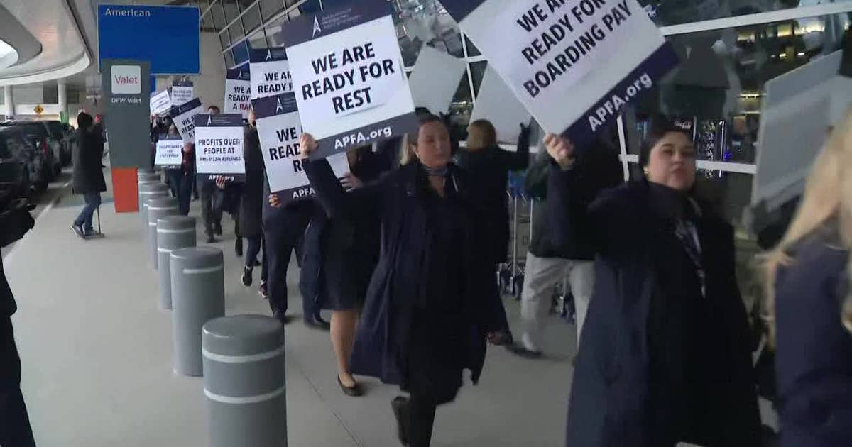 American Airlines flight attendants picket at DFW Airport | FOX 4 ...