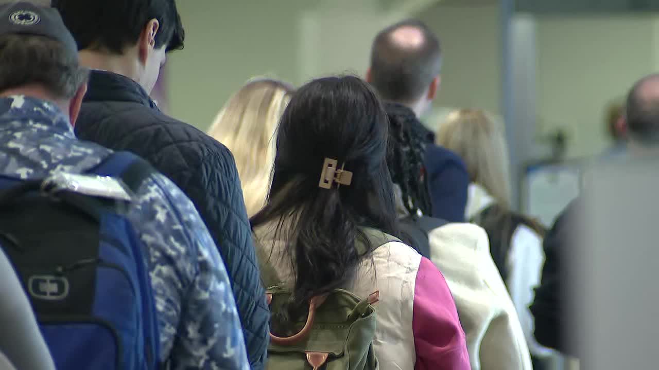 Thanksgiving travel: DFW Airport expected to see 240,000 travelers ...
