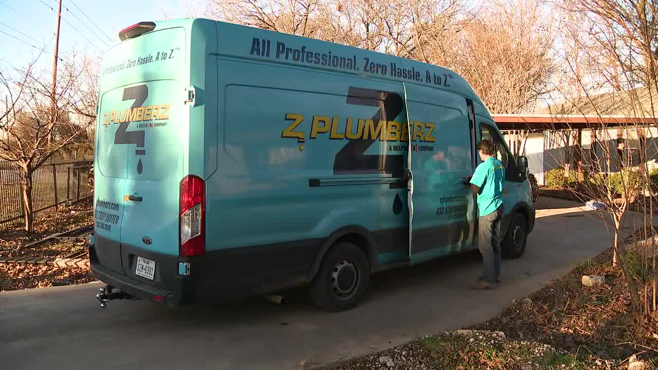 Burst pipes, water main breaks keeping North Texas plumbers busy | FOX ...