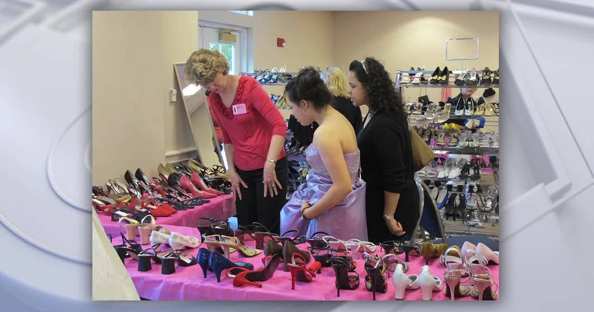 Prom Closet offers hundreds of free prom dresses for high school girls ...