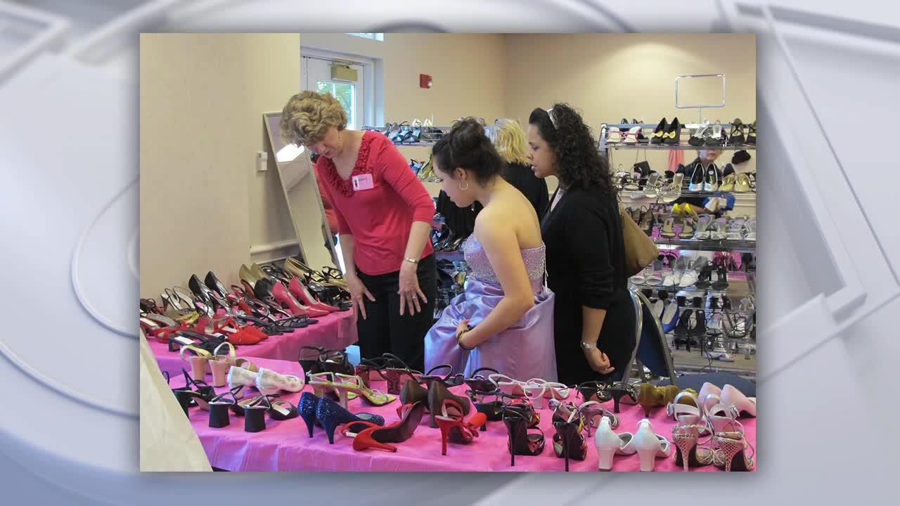 Prom Closet offers hundreds of free prom dresses for high school girls ...