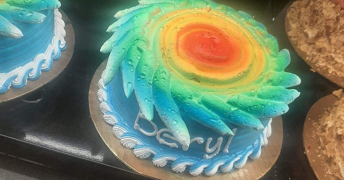 Hurricane Beryl-themed cakes at H-E-B spark debate online | FOX 4 ...