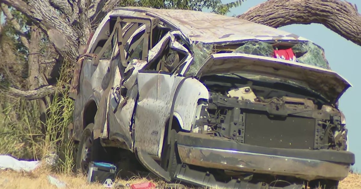 Wise County crash: 4 killed, 10 injured after passenger van flips | FOX ...