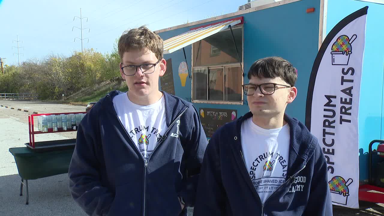 Spectrum Treats: Fort Worth twins with autism open snow cone business ...