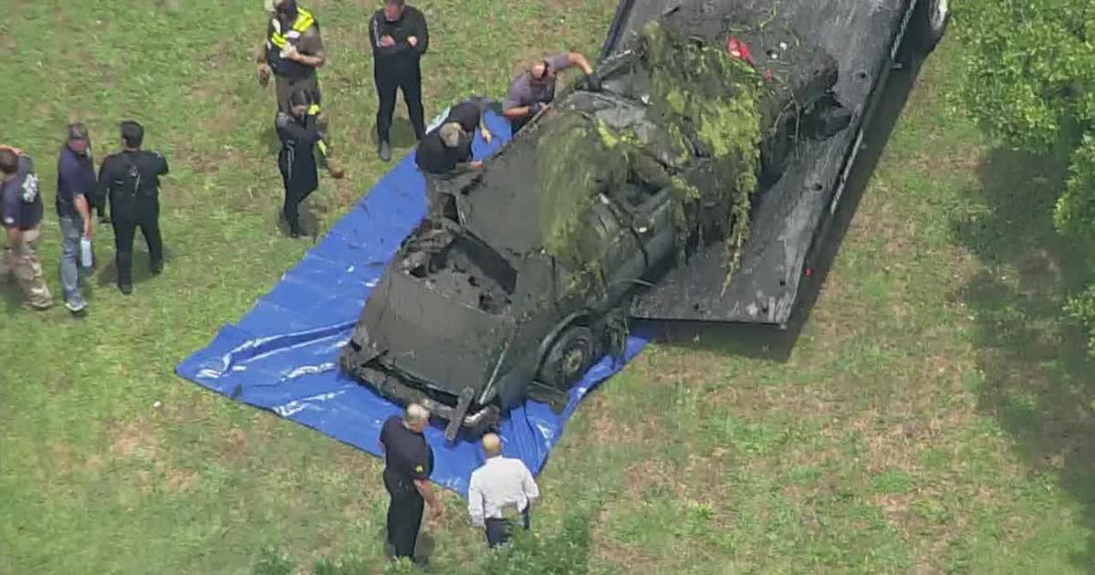 Multiple submerged vehicles found in Dallas park pond | FOX 4 Dallas ...