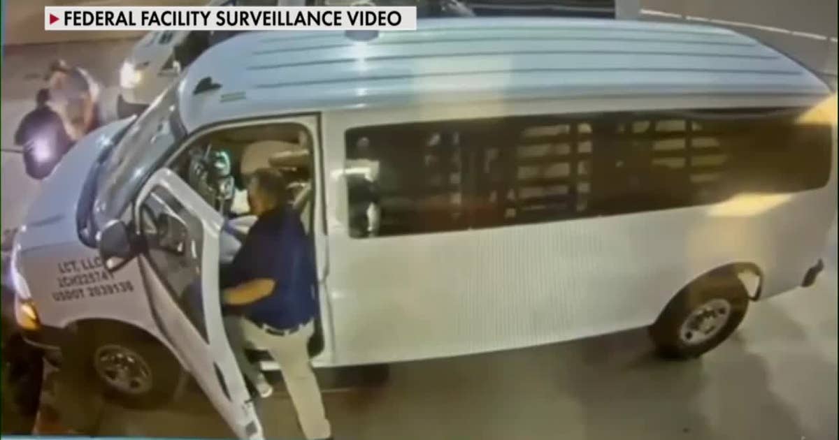Video shows ICE agents, detainees running from gunfire in Dallas | KTVU ...