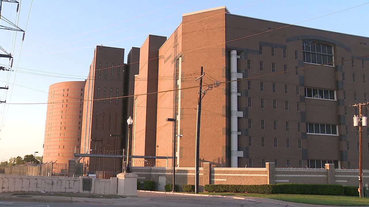 Dallas County DA blames 'inefficient' software for jail overcrowding ...