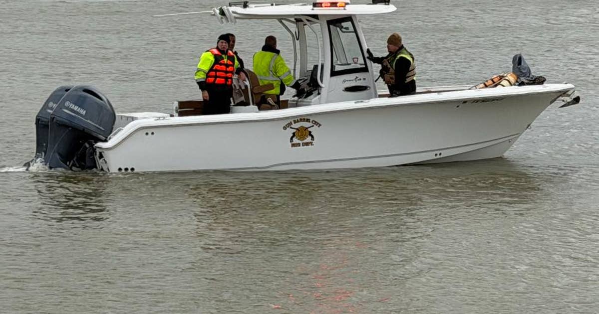 2 duck hunters rescued after boat sinks in Cedar Creek Lake | FOX 4 ...